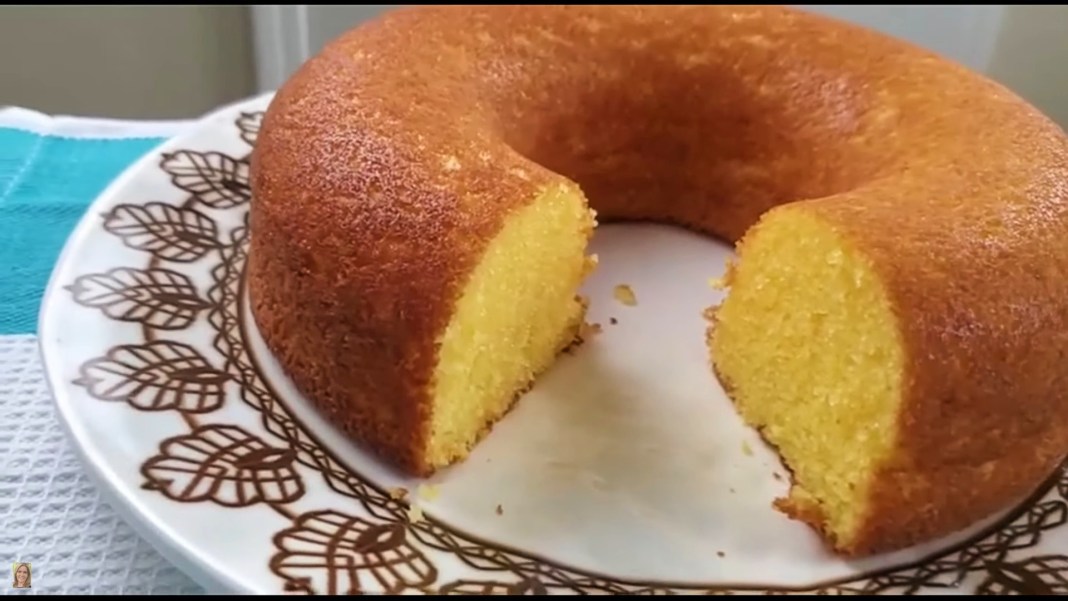 Bolo de Fubá com Queijo