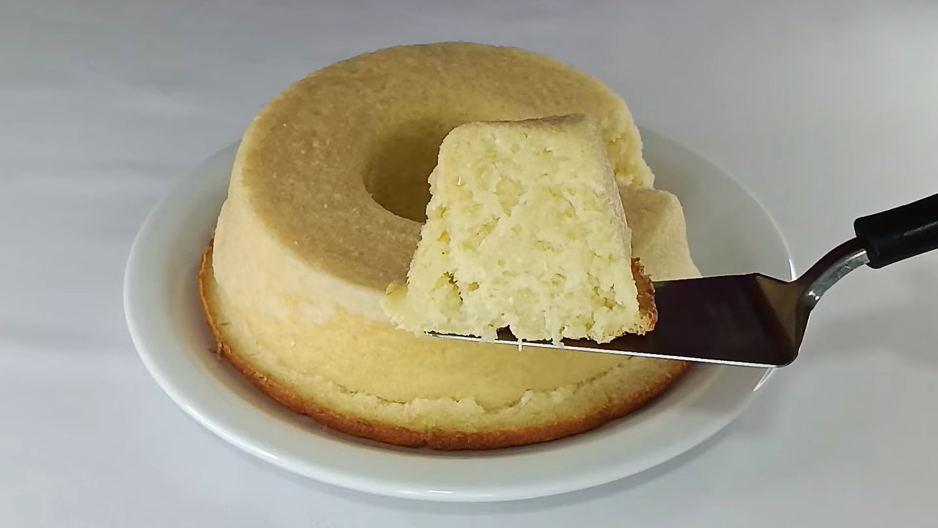Bolo de Macaxeira Cremoso (Bolo de Mandioca/Aipim)