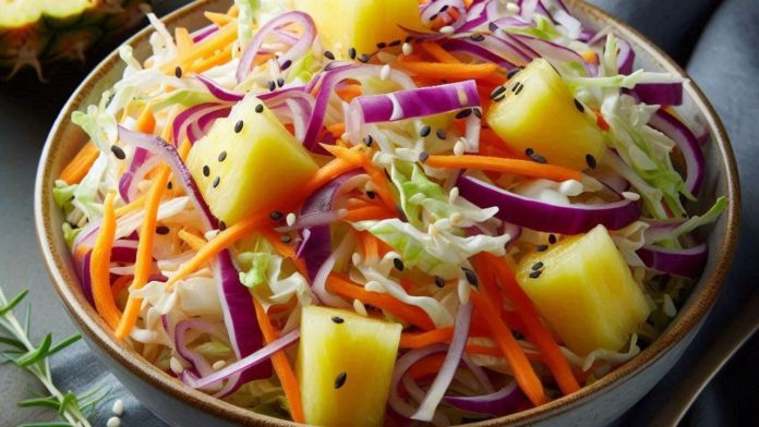 Salada de Repolho com Abacaxi